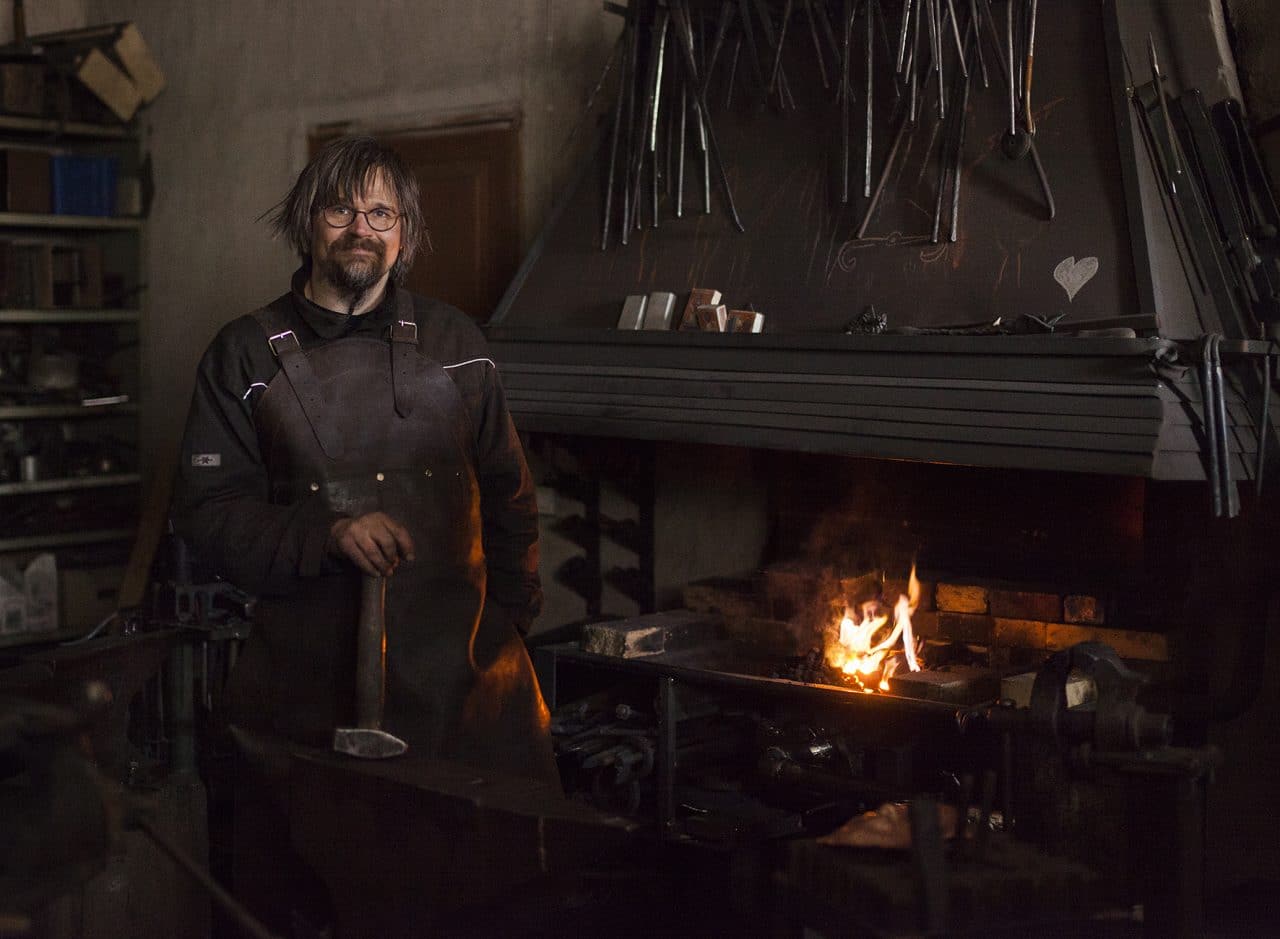 Seppämestari, kultaseppä, kuvataitelija Antti Nieminen | Vaskitsa